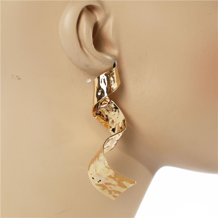 Twirl Earring – Refinairy